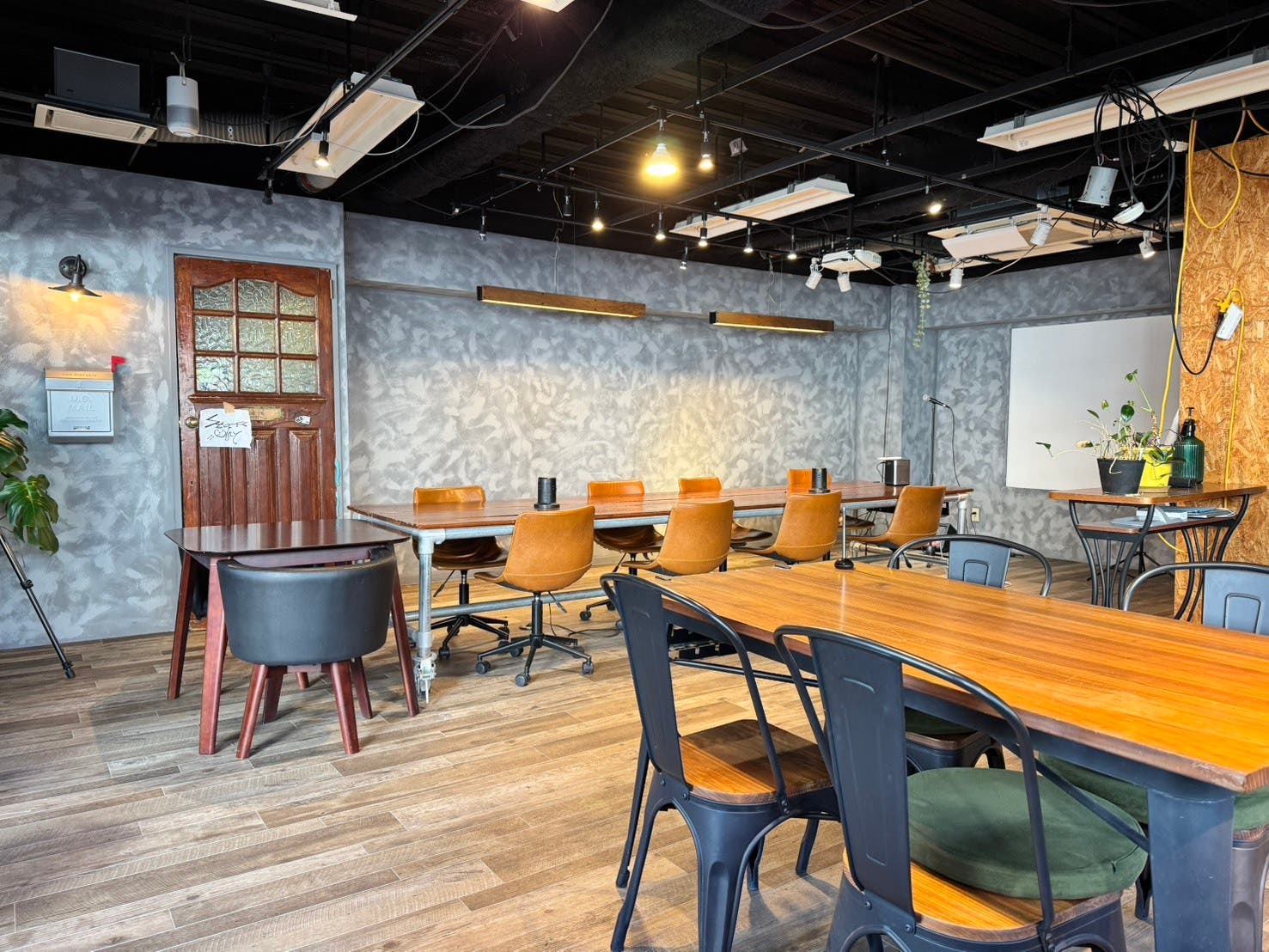 Wi-Fi・プロジェクター完備｜少人数会議・面接に最適な会議室の写真9