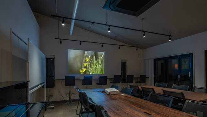 駅から徒歩圏内、駐車場完備の多目的スペース!の写真4