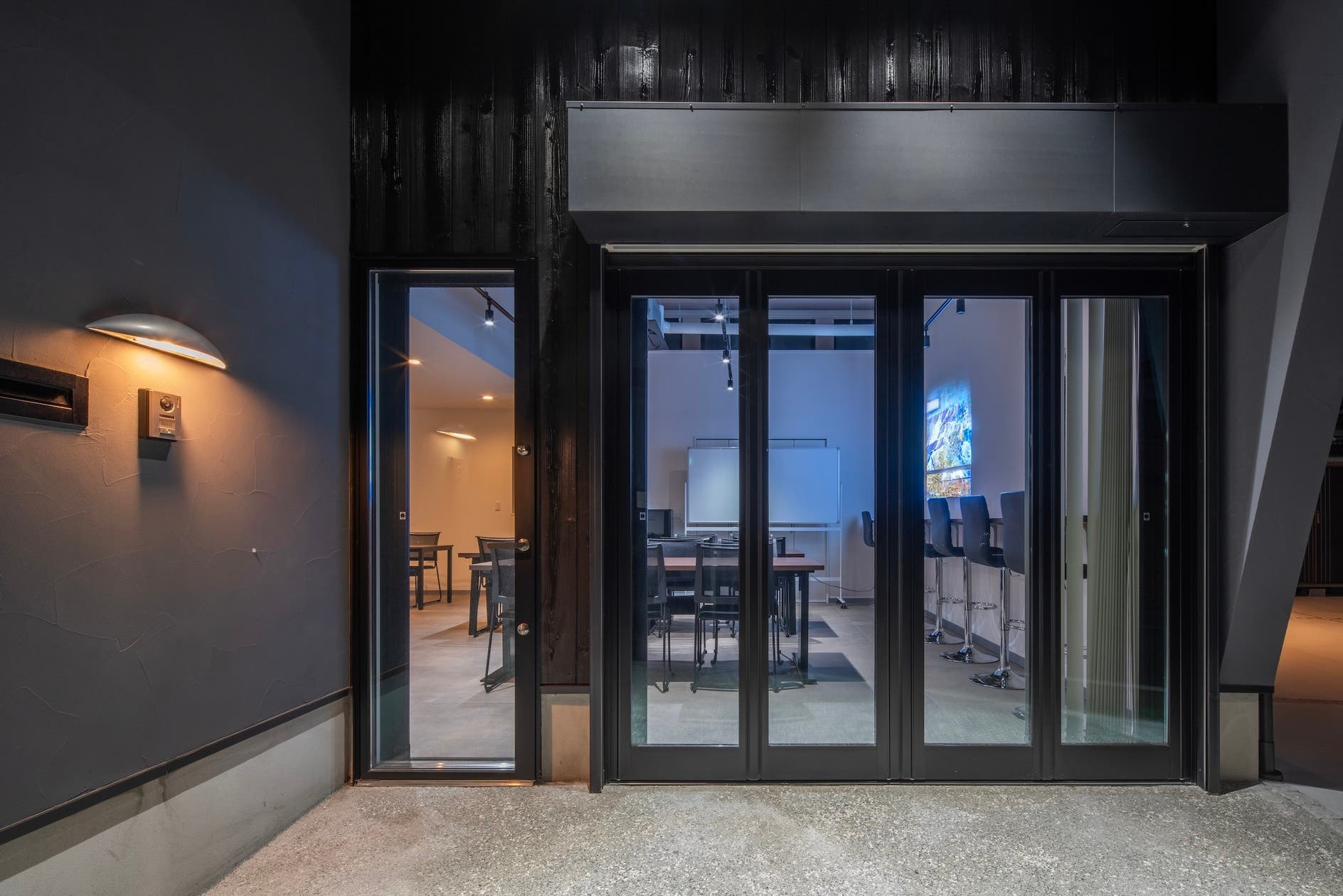 駅から徒歩圏内、駐車場完備の多目的スペース！の写真5