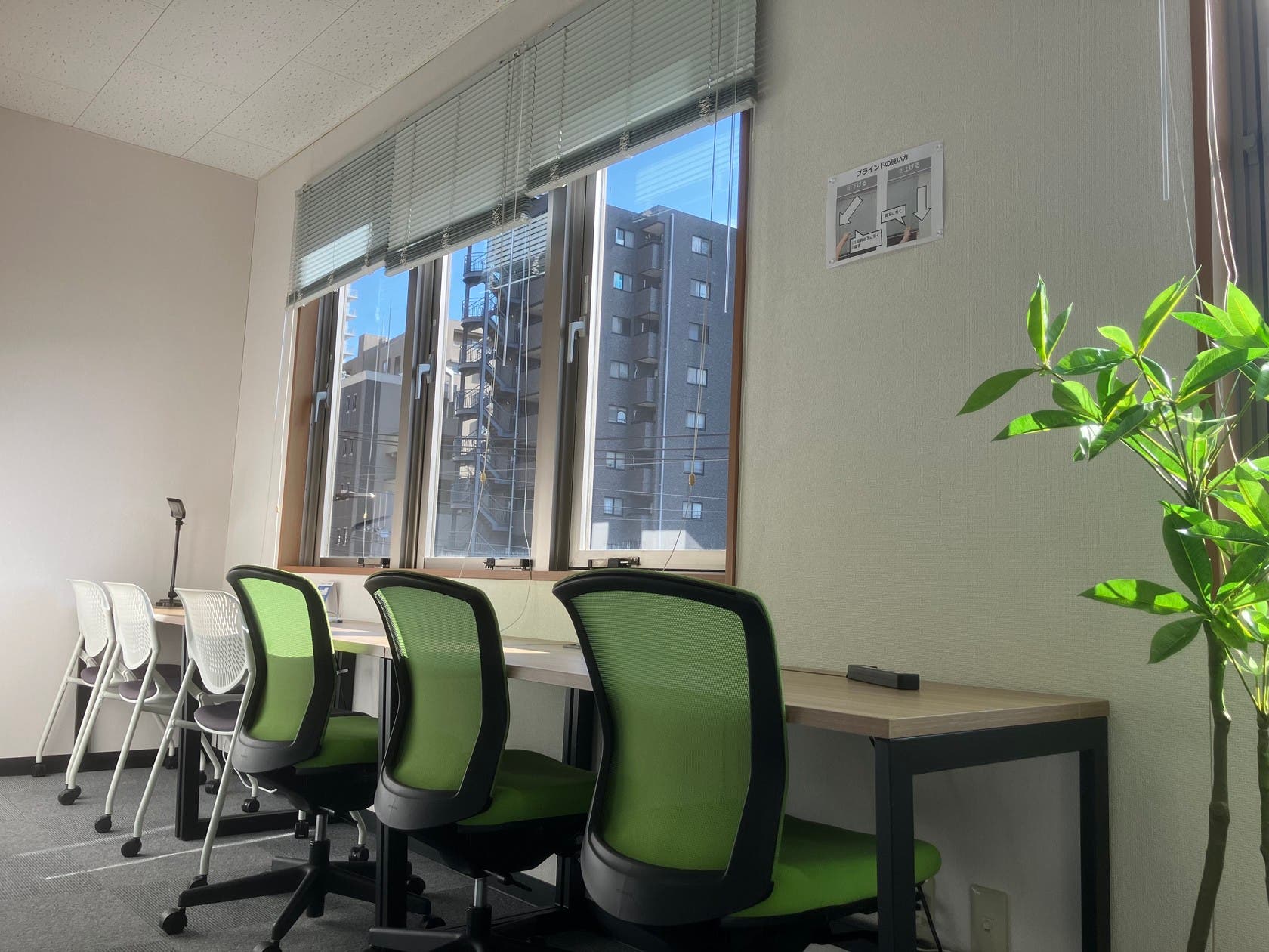 【浦和駅】徒歩6分│朝6～22時営業。コワーキングスペース。WEB会議、作業、勉強、イベント、オフ会に。の写真2