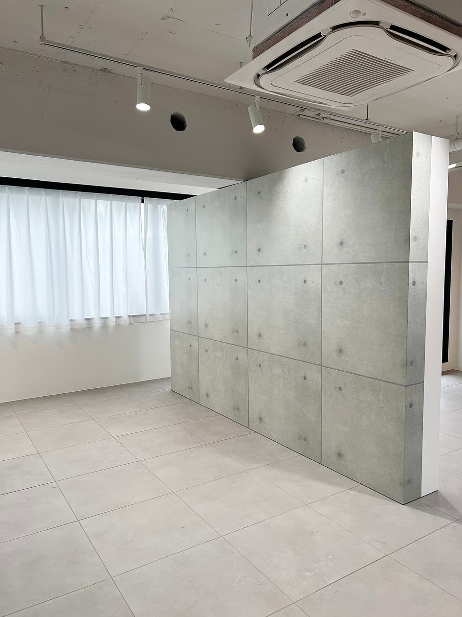 2026年1月NEW OPEN。自然光とモノトーンが映える、西区駅近の洗練スタジオ。の写真4