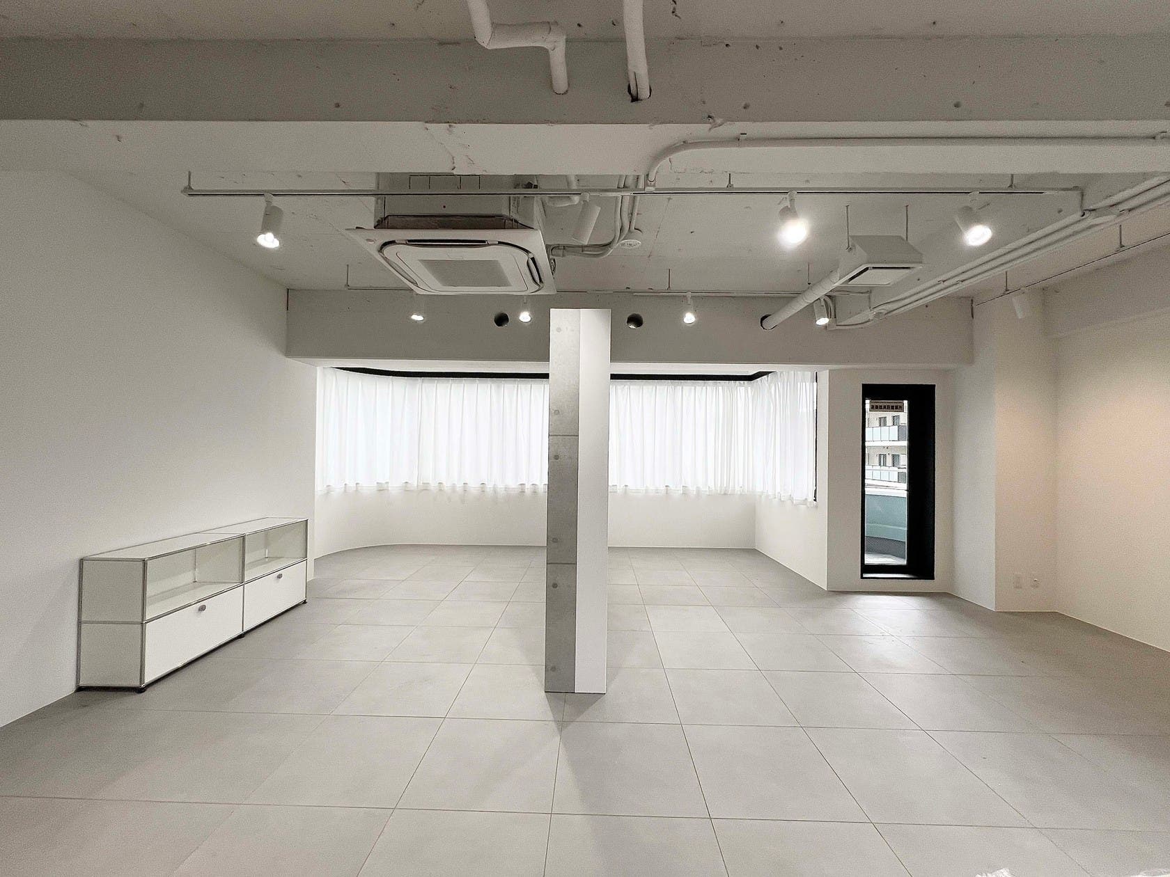 2026年1月NEW OPEN。自然光とモノトーンが映える、西区駅近の洗練スタジオ。の写真6