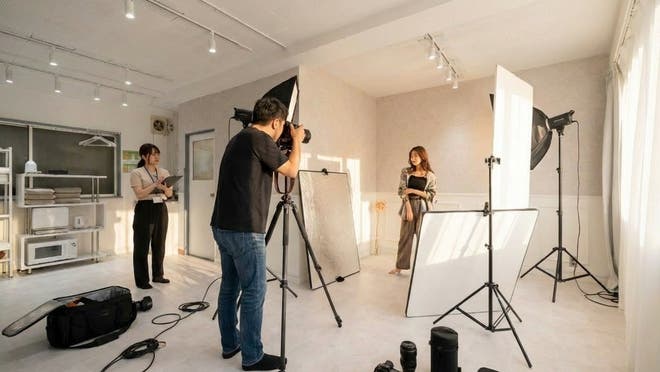 【06✨撮影スタジオ✨撮影機材・小物無料】 神田駅西口3分|6駅11路線アクセス可🌟モール壁で高級感グッと演出💐ポートレートの写真3