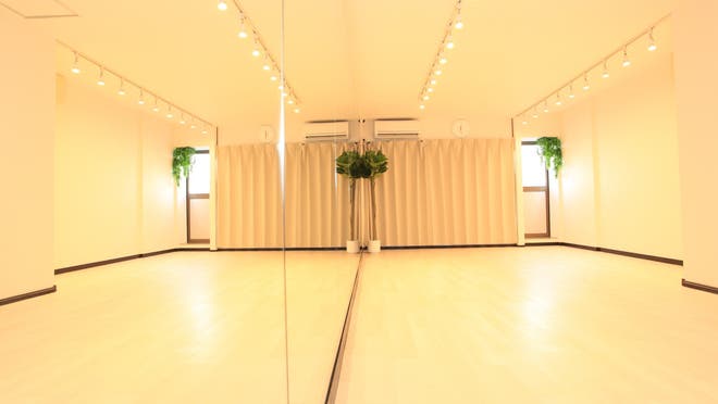 【新宿三丁目駅2分、新宿付近】(4)大型鏡計5M/広々25㎡スタジオでダンス・ヨガ・コスプレ・撮影・演劇におすすめ☆の写真2