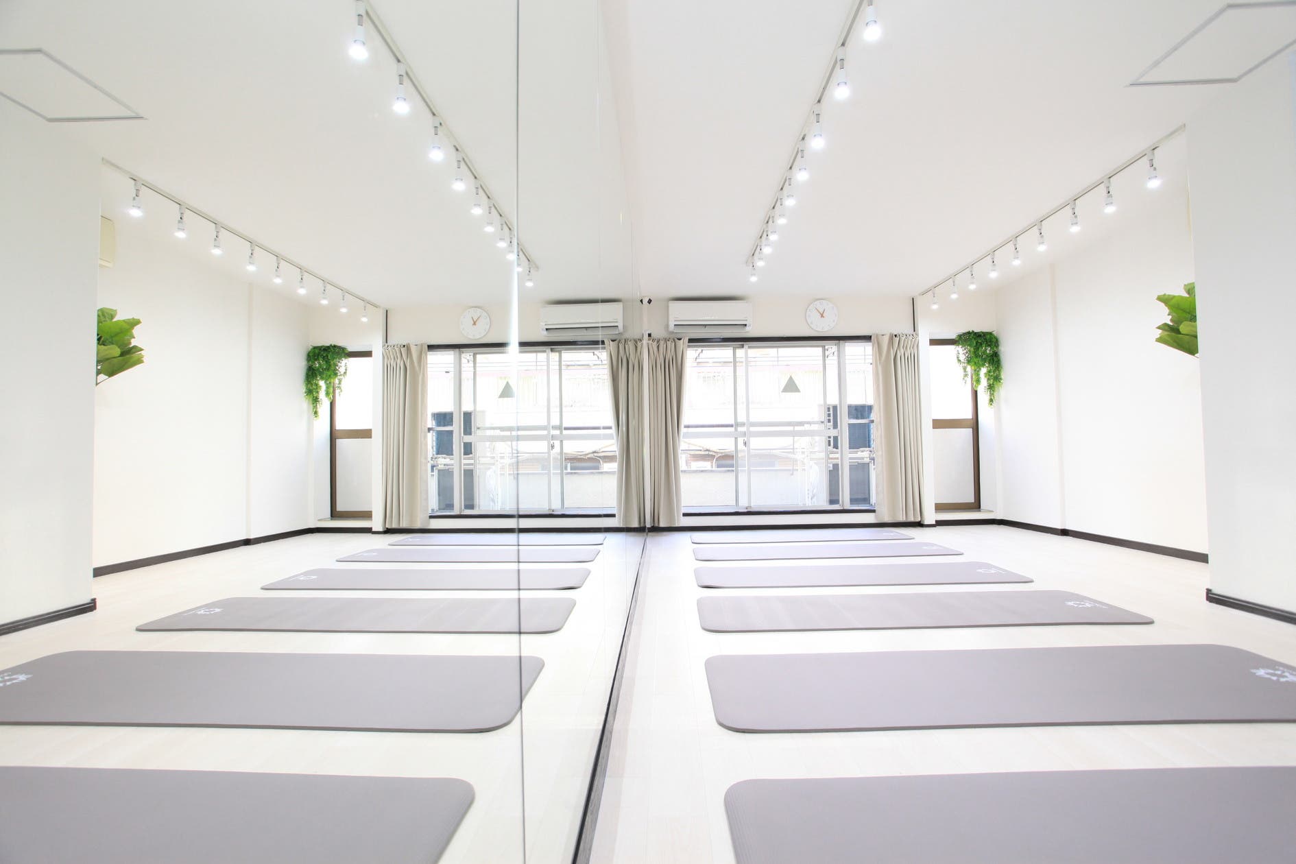 【新宿三丁目駅2分、新宿付近】(4)大型鏡計5M／広々25㎡スタジオでダンス・ヨガ・コスプレ・撮影・演劇におすすめ☆の写真3