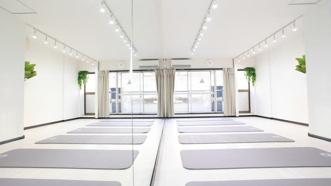 【新宿三丁目駅2分、新宿付近】(4)大型鏡計5M/広々25㎡スタジオでダンス・ヨガ・コスプレ・撮影・演劇におすすめ☆の写真3