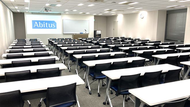 新宿駅A1出口直結 | 7日前までキャンセル無料【セミナールーム5 / アビタス】スタッフ常駐・外部招待イベントや展示会にの写真1