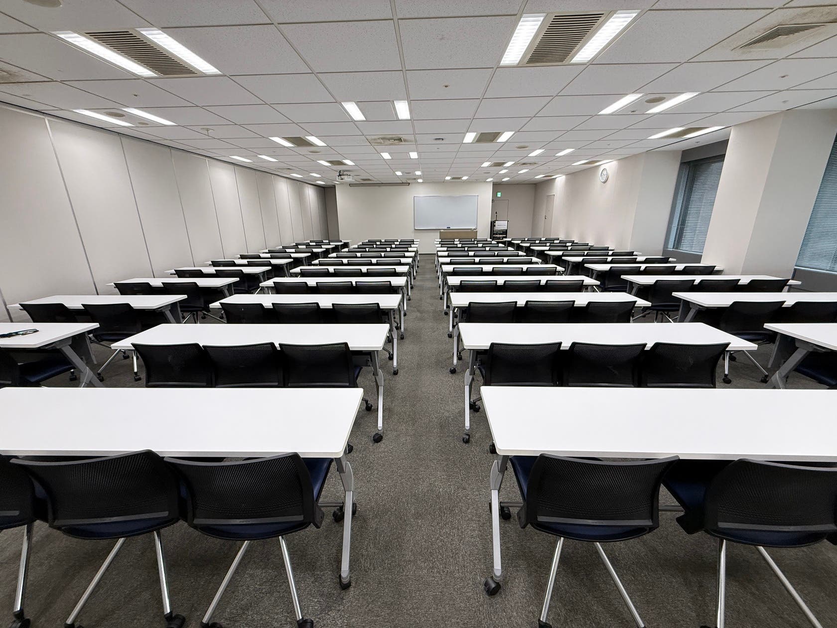 新宿駅A1出口直結 | 7日前までキャンセル無料【セミナールーム5 / アビタス】スタッフ常駐・外部招待イベントや展示会にの写真11