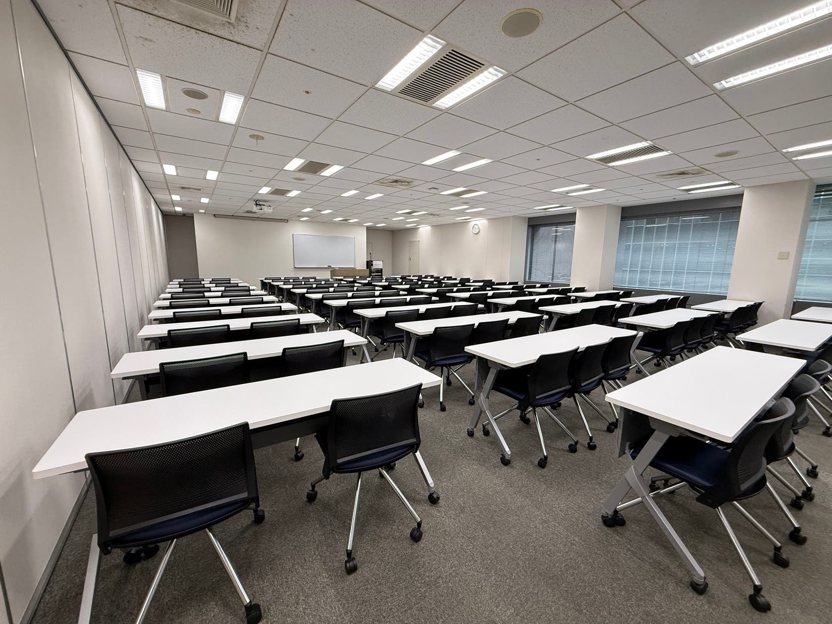 新宿駅A1出口直結 | 7日前までキャンセル無料【セミナールーム5 / アビタス】スタッフ常駐・外部招待イベントや展示会にの写真17