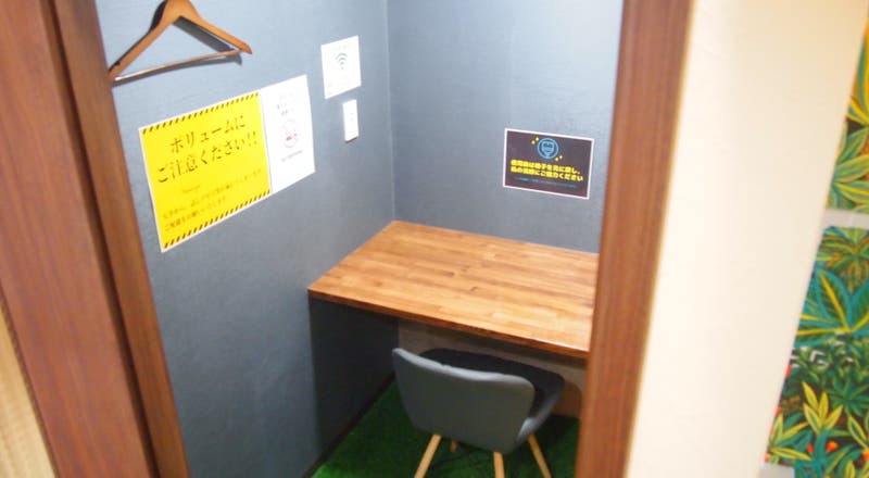 上新庄駅徒歩すぐ！1名個室ブース✨周囲を気にせずオンライン会議💻勉強に集中できるあなた専用の空間🍔🥤飲食持ち込みOK！