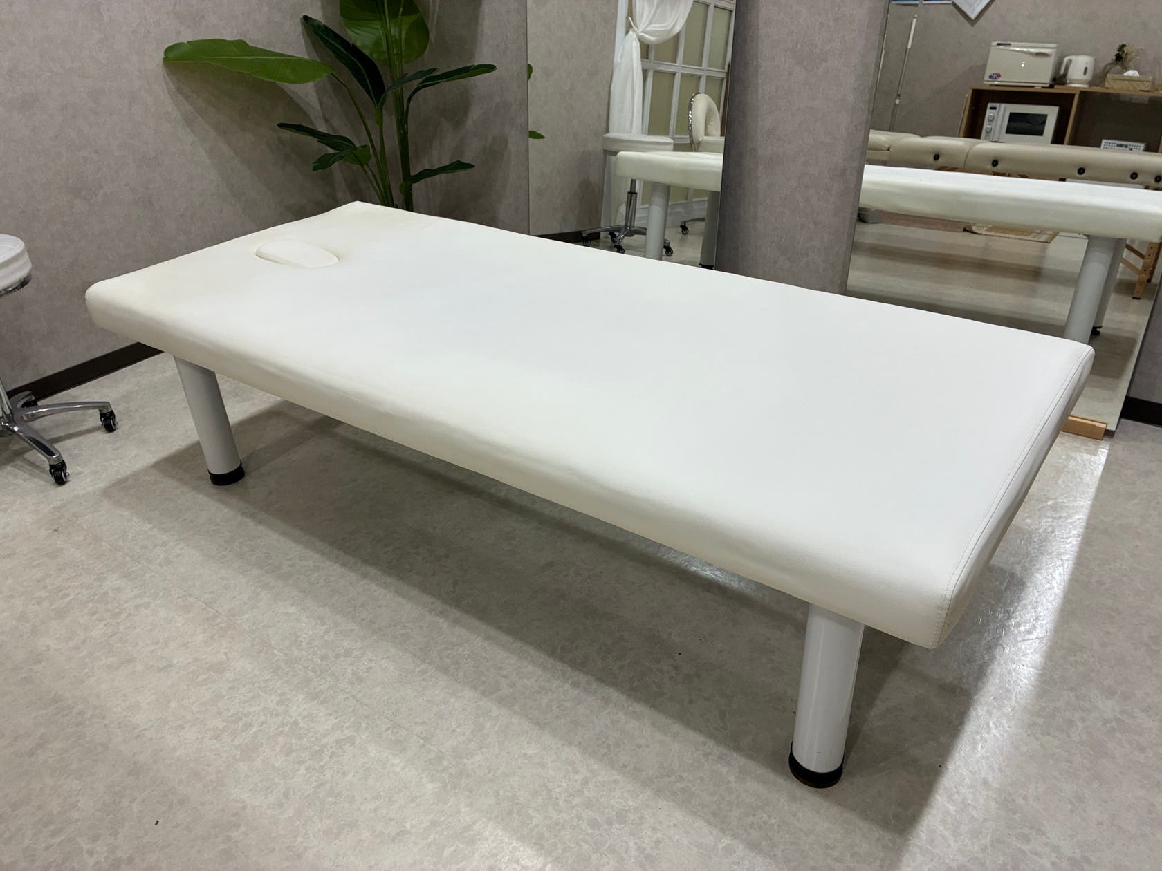 ベッド最大3台（常設2台）｜博多駅より徒歩5分の個室｜1人利用・複数人の体験会など使用◎｜西海岸の風とアジアのぬくもりある空間の写真30