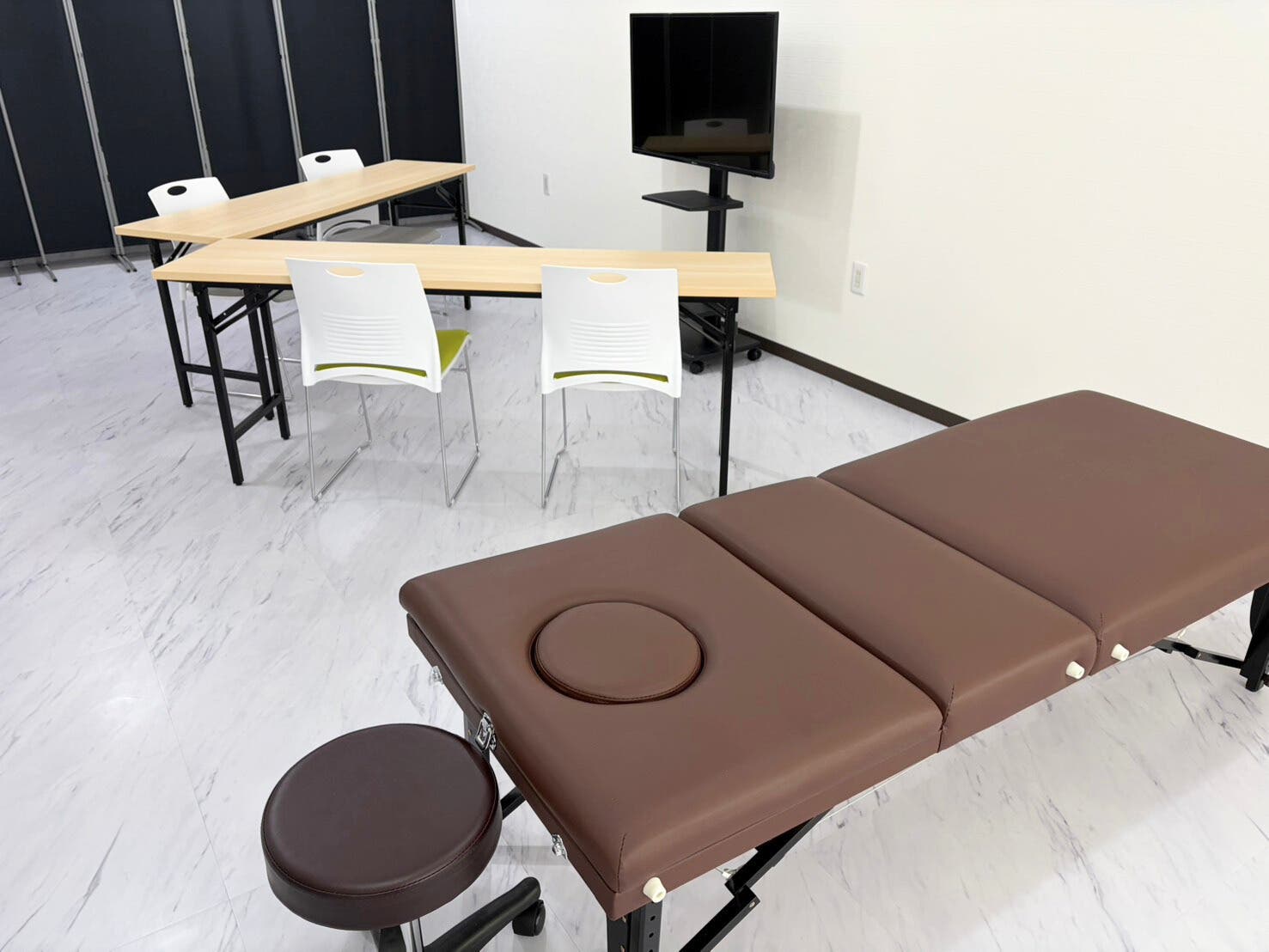 【セラピストワークショップ向け】テーブル2脚＋チェア4脚追加②の画像1