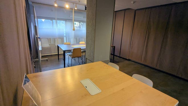 五橋駅からすぐ!【104会議室】Wi-fi完備/ホワイトボード/飲食OK/ 打ち合わせや作業、少人数でのMTGに便利な貸し会議室の写真4