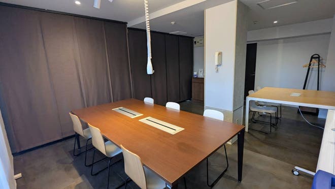 五橋駅からすぐ!【104会議室】Wi-fi完備/ホワイトボード/飲食OK/ 打ち合わせや作業、少人数でのMTGに便利な貸し会議室の写真3