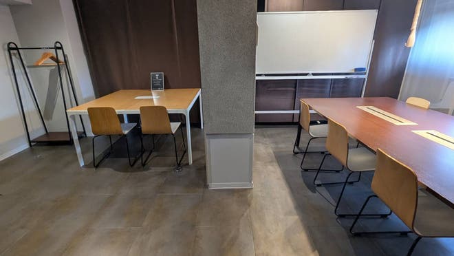 五橋駅からすぐ!【104会議室】Wi-fi完備/ホワイトボード/飲食OK/ 打ち合わせや作業、少人数でのMTGに便利な貸し会議室の写真7