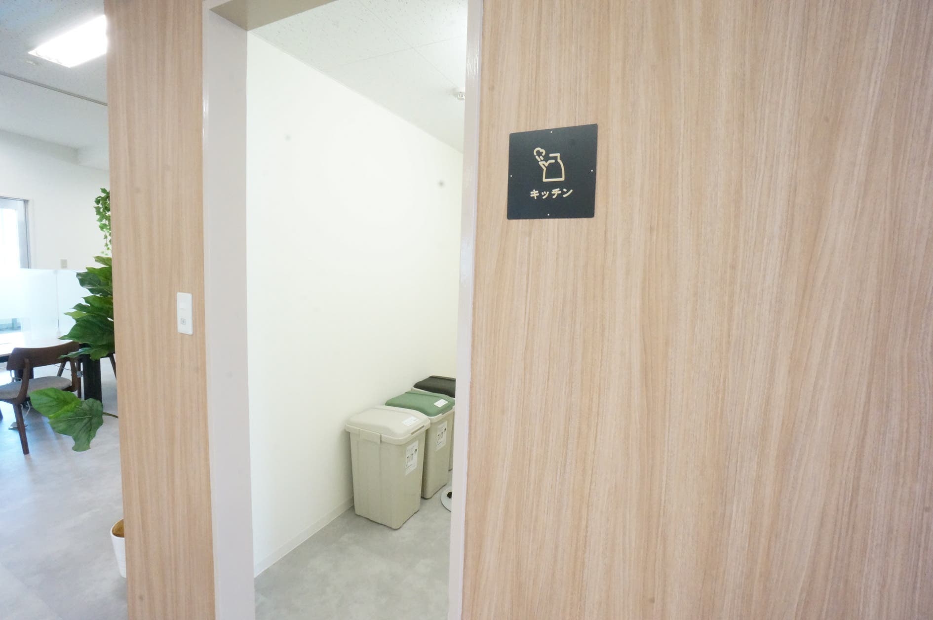 ＜Q-Works FUKUMA WEB会議席2＞JR福間駅直結のシェアオフィス✨完全個室🚪Wi-Fi📶電源🔌の写真5