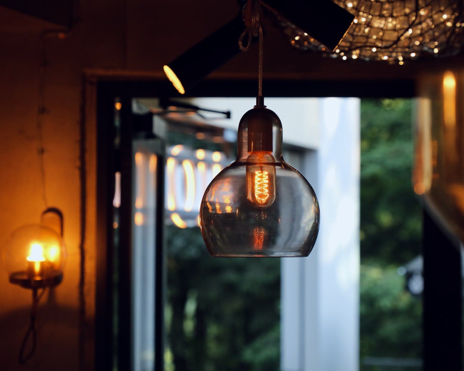 吉祥寺駅から徒歩4分、吉祥寺 井の頭公園テラス付きレストランです。 四季の移ろいを感じられる開放的で洗練されたデザイン空間の写真9