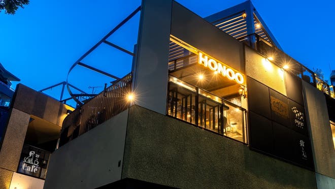 吉祥寺駅から徒歩4分、吉祥寺 井の頭公園テラス付きレストランです。 四季の移ろいを感じられる開放的で洗練されたデザイン空間の写真10