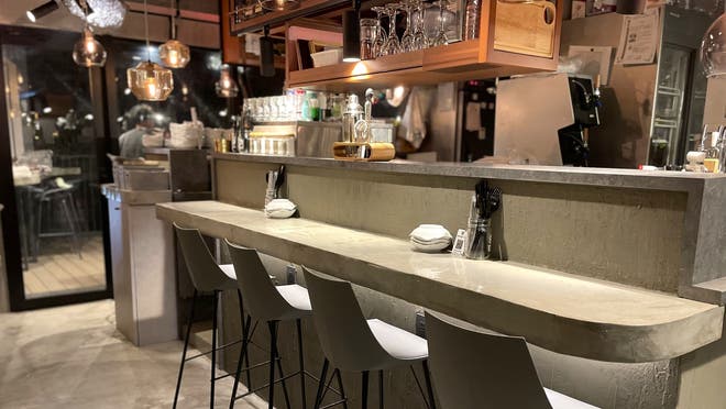 吉祥寺駅から徒歩4分、吉祥寺 井の頭公園テラス付きレストランです。 四季の移ろいを感じられる開放的で洗練されたデザイン空間の写真14