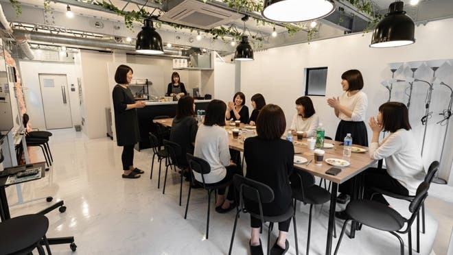 【渋谷駅徒歩7分】広々シェアキッチンスペース◎歓送迎会に最適🎉料理会・お菓子作り・撮影・交流会・パーティーOK|自然光有り🌟の写真3