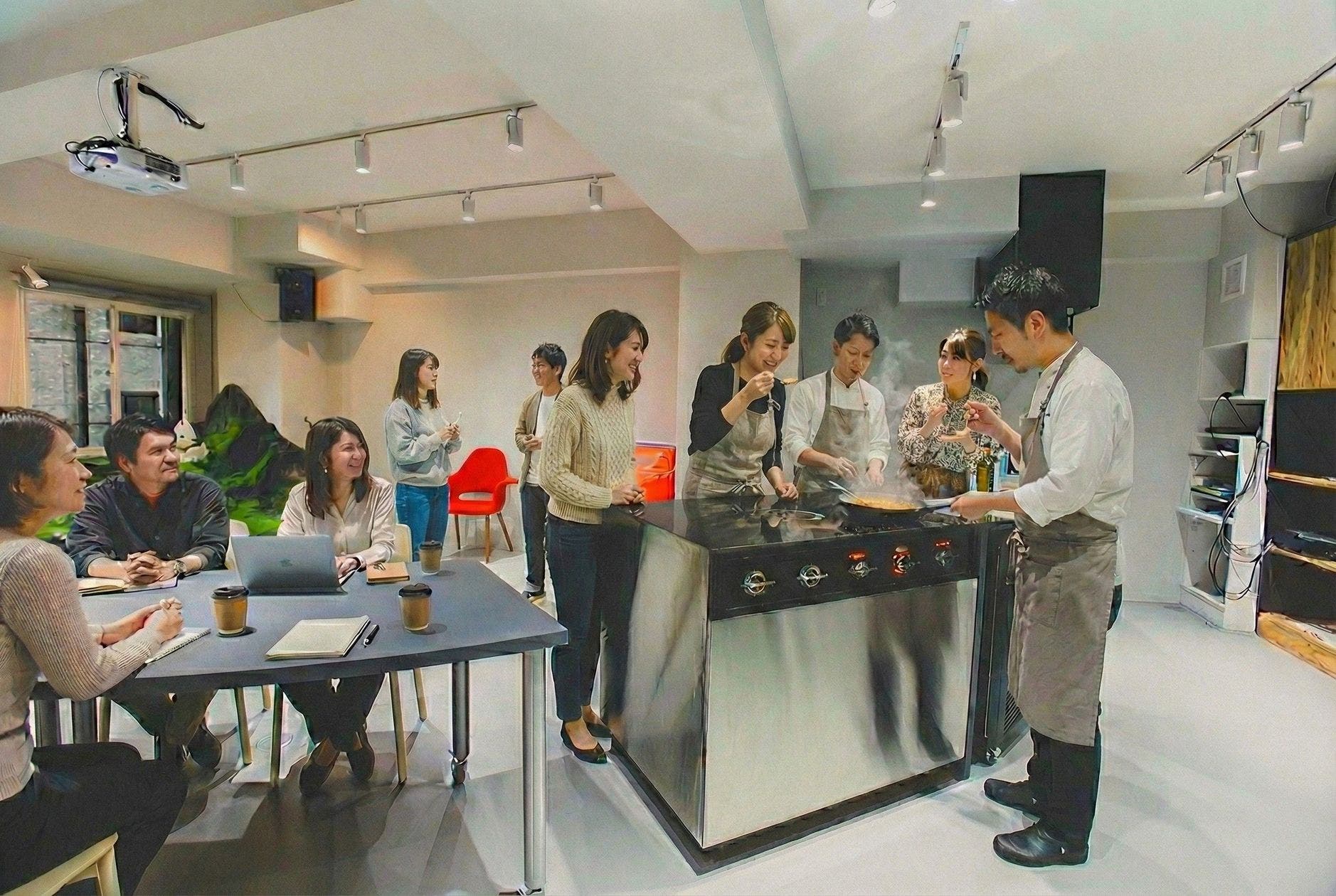 歓送迎会🌸パーティー🍺法人利用💻最大80名🚶‍♂️スクリーン&本格的な音響設備＆オープンキッチンの写真3