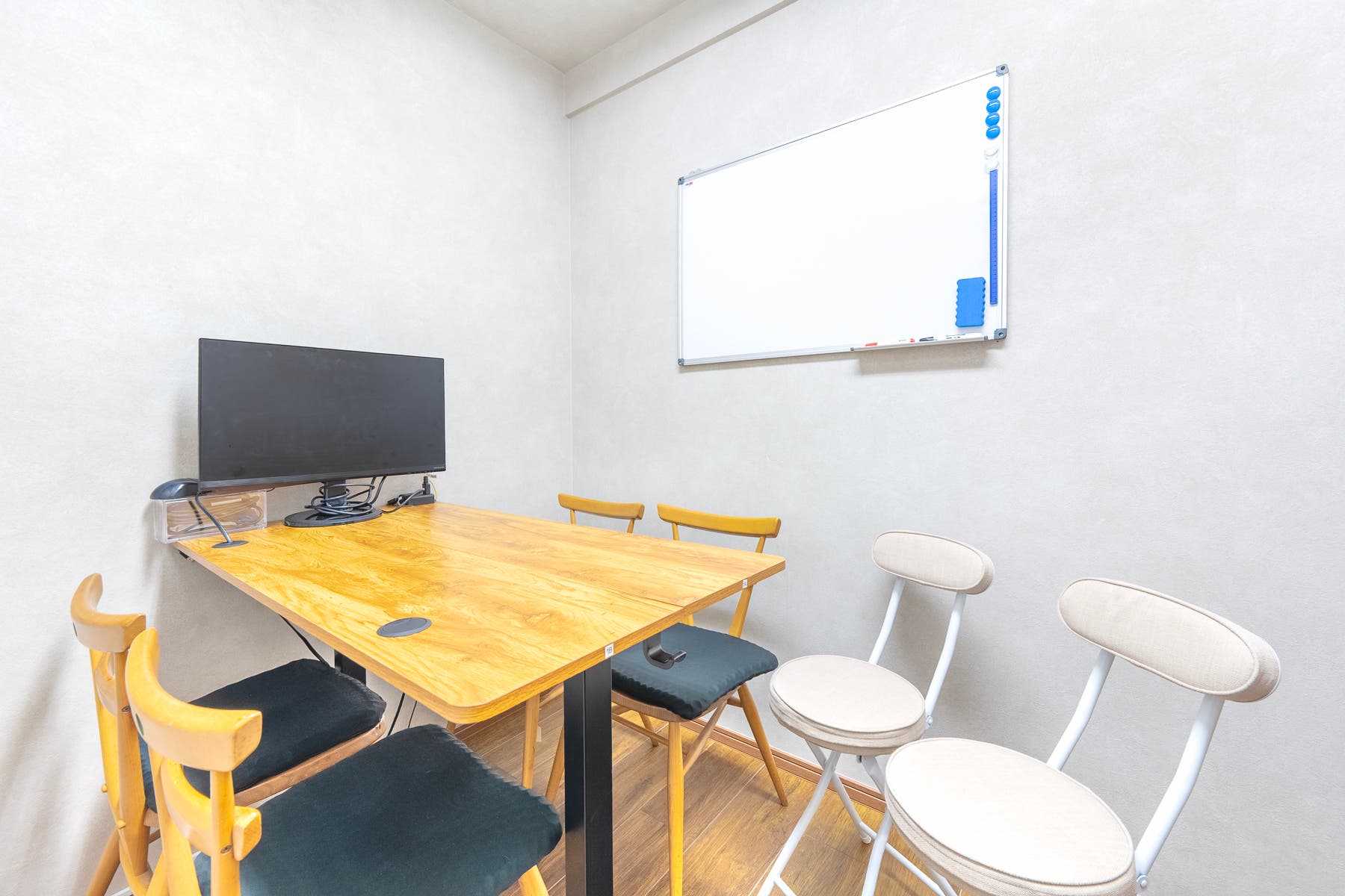 スペモ🧑🏻‍💻中野駅🚶5分❗️会議💻ワークショップ📖モニター完備✨勉強会👨‍🏫作業部屋✍️825_WORK中野の写真1