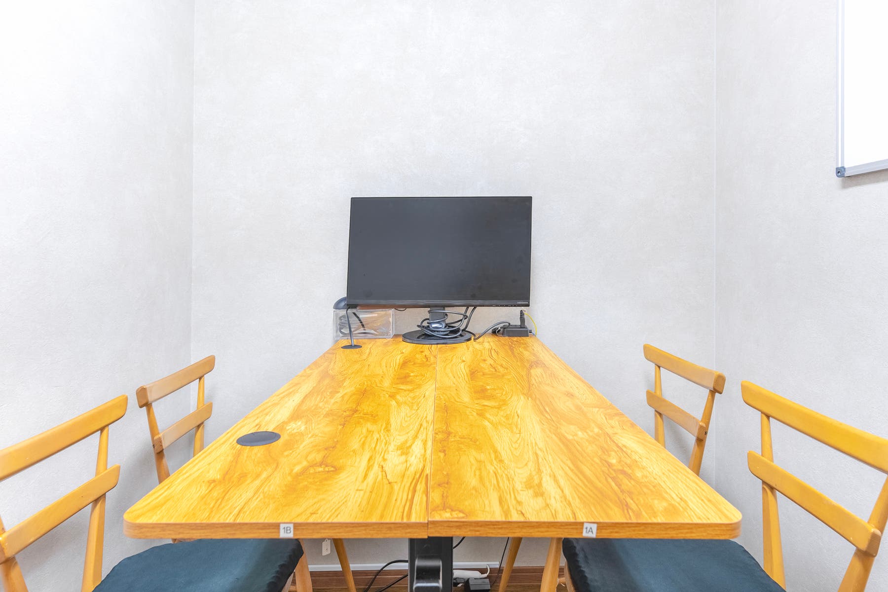 スペモ🧑🏻‍💻中野駅🚶5分❗️会議💻ワークショップ📖モニター完備✨勉強会👨‍🏫作業部屋✍️825_WORK中野の写真2