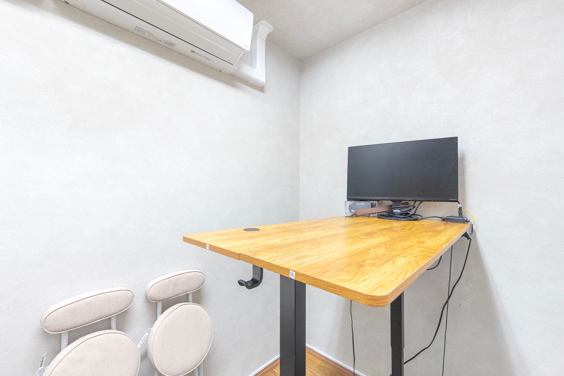 スペモ🧑🏻‍💻中野駅🚶5分❗️会議💻ワークショップ📖モニター完備✨勉強会👨‍🏫作業部屋✍️825_WORK中野の写真6