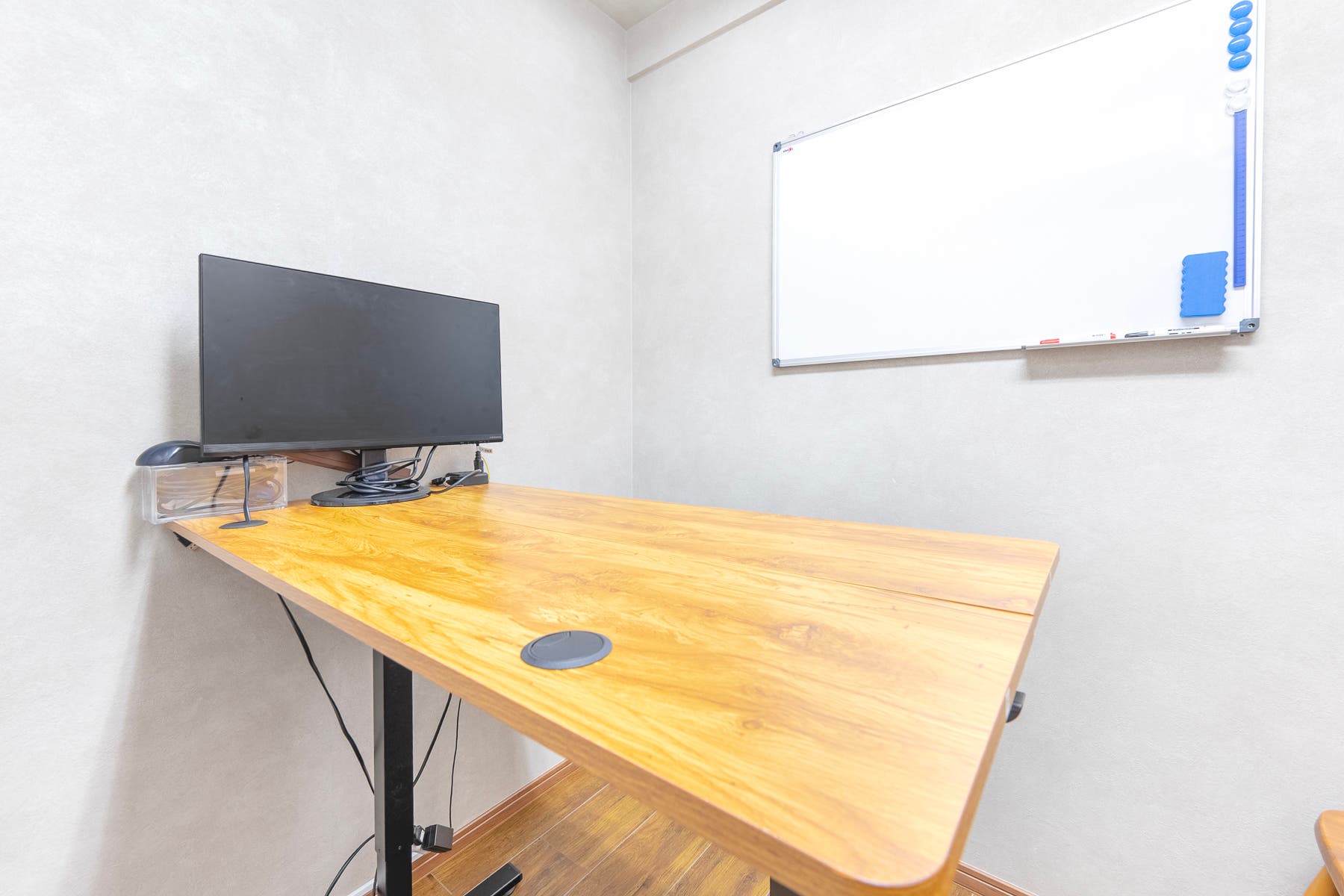 スペモ🧑🏻‍💻中野駅🚶5分❗️会議💻ワークショップ📖モニター完備✨勉強会👨‍🏫作業部屋✍️825_WORK中野の写真11