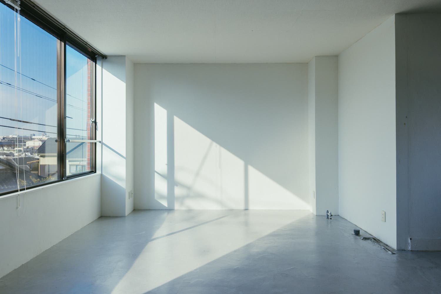 【 本格無料機材!! 】 南向き窓で柔らかい自然光・白壁・モルタル床・奥行き8m ・清潔【駅近！大田区馬込駅2分】の写真4