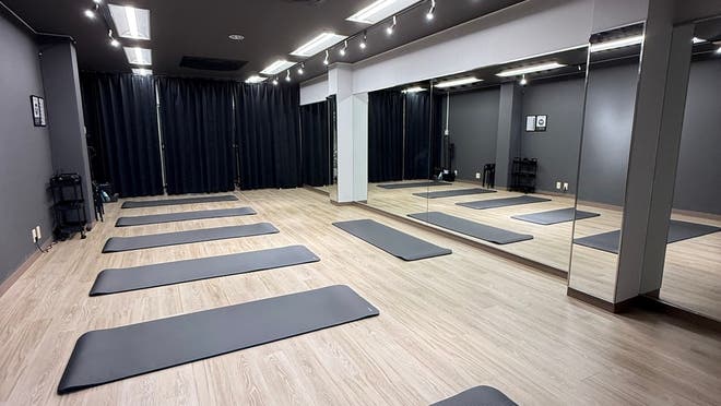 ㊗オープン価格【二条駅から徒歩5分】ダンス・ヨガ・撮影などに最適!!47㎡/幅900㎝×高さ180cmの大型鏡/最大16名の写真20