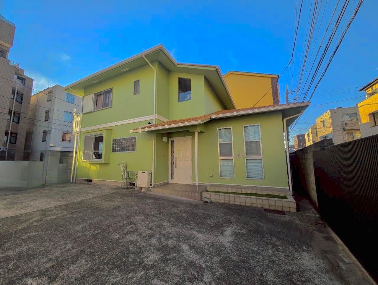 落ち着いた雰囲気の一軒家スペースです。ご友人様との集まりや語らいを、ゆったりとした気持ちでお過ごしいただけます。の写真2