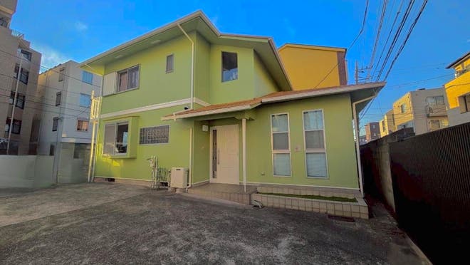 落ち着いた雰囲気の一軒家スペースです。ご友人様との集まりや語らいを、ゆったりとした気持ちでお過ごしいただけます。の写真2