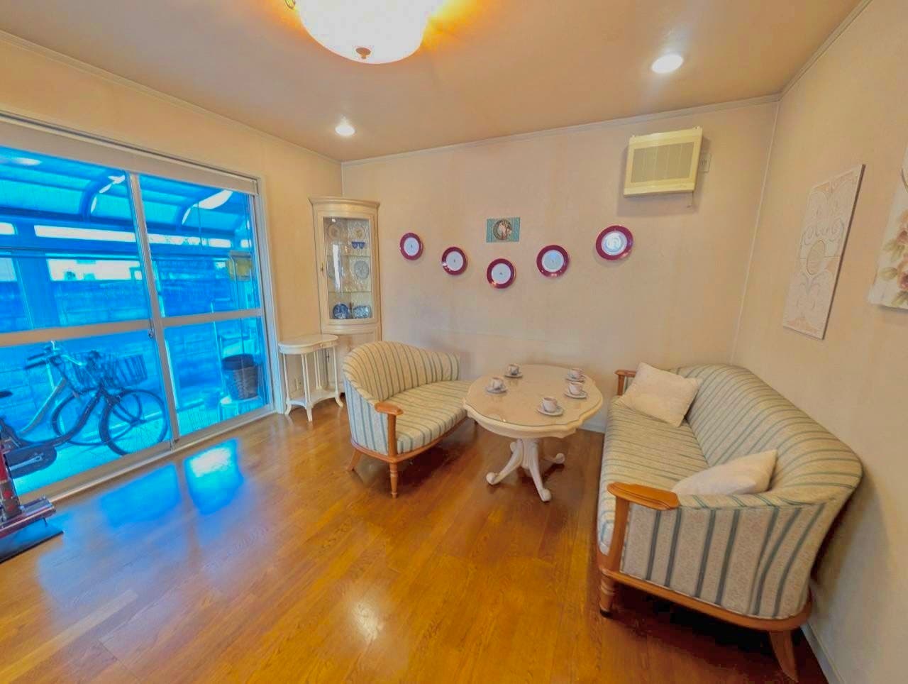 落ち着いた雰囲気の一軒家スペースです。ご友人様との集まりや語らいを、ゆったりとした気持ちでお過ごしいただけます。の写真4