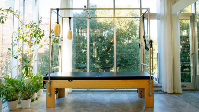 恵比寿駅から徒歩10分以内。目の前に緑が広がる都会のオアシスピラティススタジオの写真1