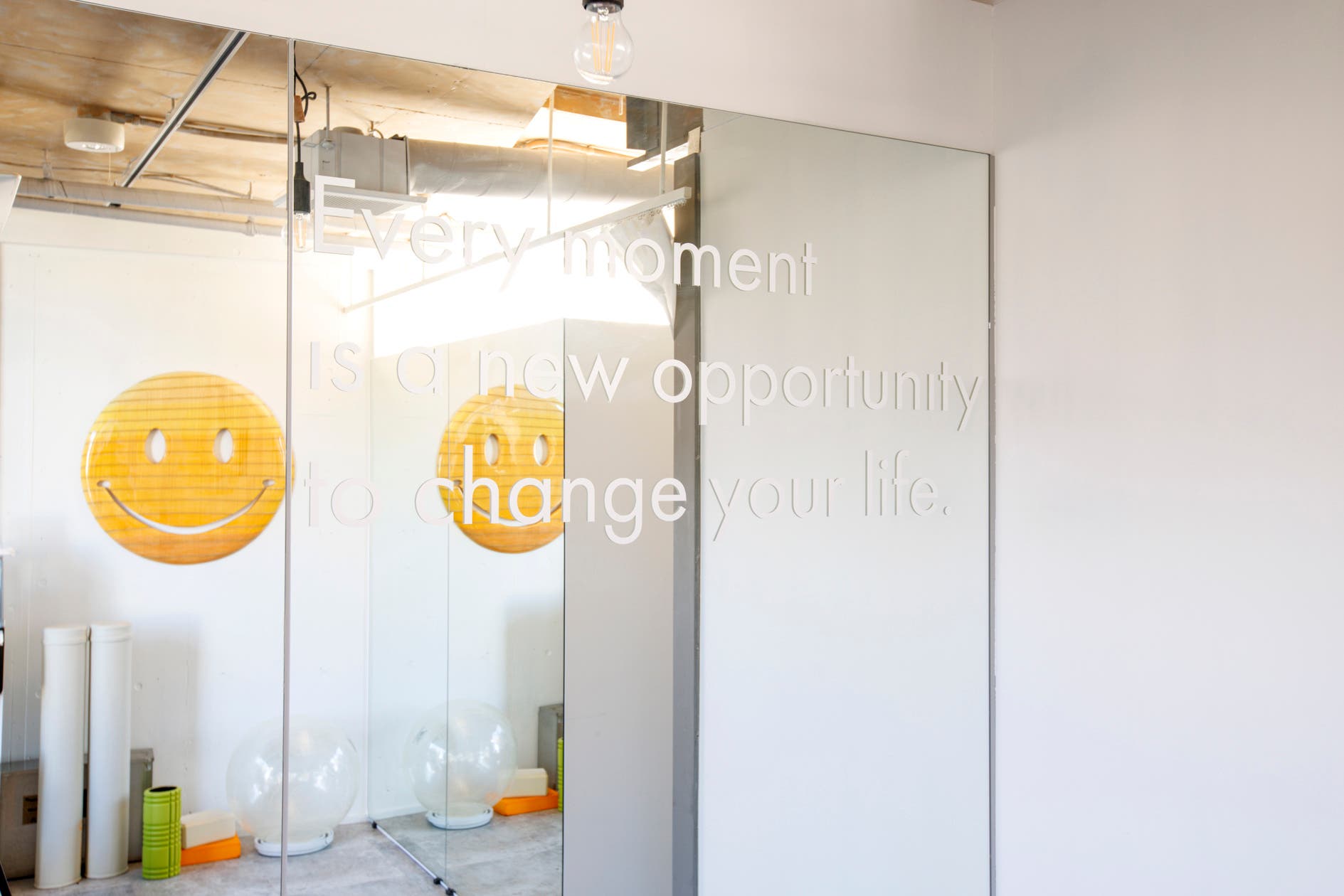 恵比寿駅から徒歩10分以内。目の前に緑が広がる都会のオアシスピラティススタジオの写真3