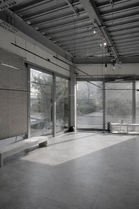 【下北沢駅5分】無料什器も充実の簡単ポップアップ！自然光で明るい路面スペース／1日料金で12時間使用の写真1