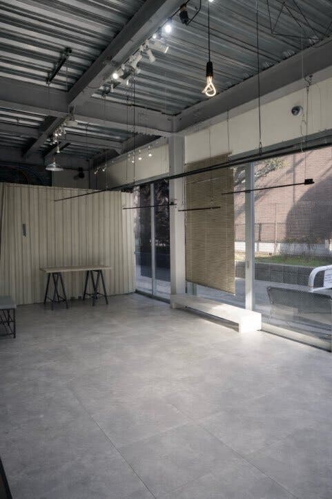 【下北沢駅5分】無料什器も充実の簡単ポップアップ！自然光で明るい路面スペース／1日料金で12時間使用の写真2