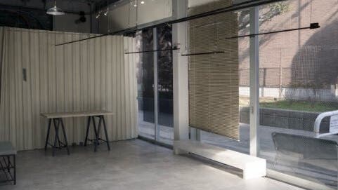 【下北沢駅5分】無料什器も充実の簡単ポップアップ!自然光で明るい路面スペース/1日料金で12時間使用の写真2