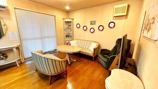 落ち着いた雰囲気の一軒家スペースです。ご友人様との集まりや語らいを、ゆったりとした気持ちでお過ごしいただけます。の写真14