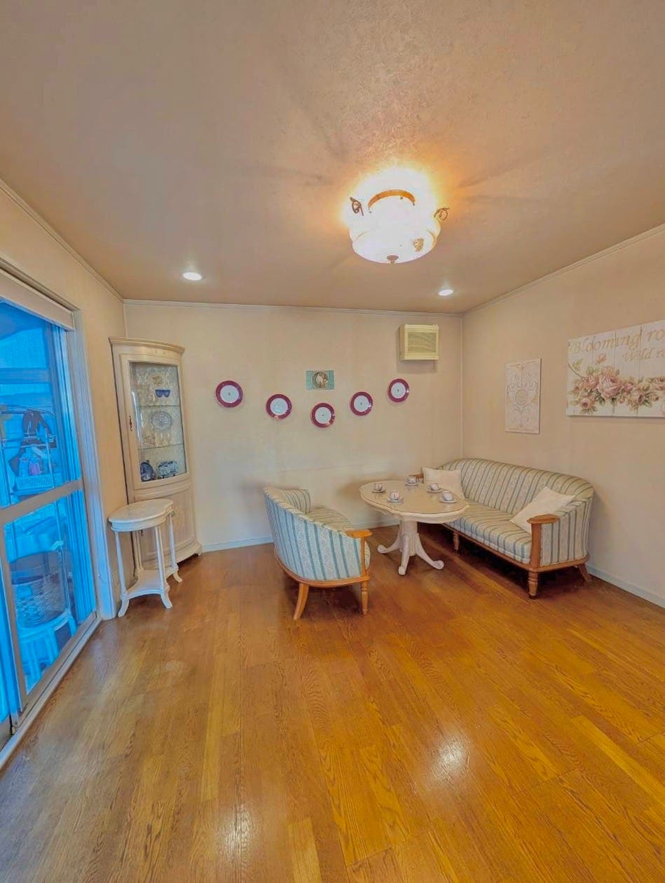 落ち着いた雰囲気の一軒家スペースです。ご友人様との集まりや語らいを、ゆったりとした気持ちでお過ごしいただけます。の写真19