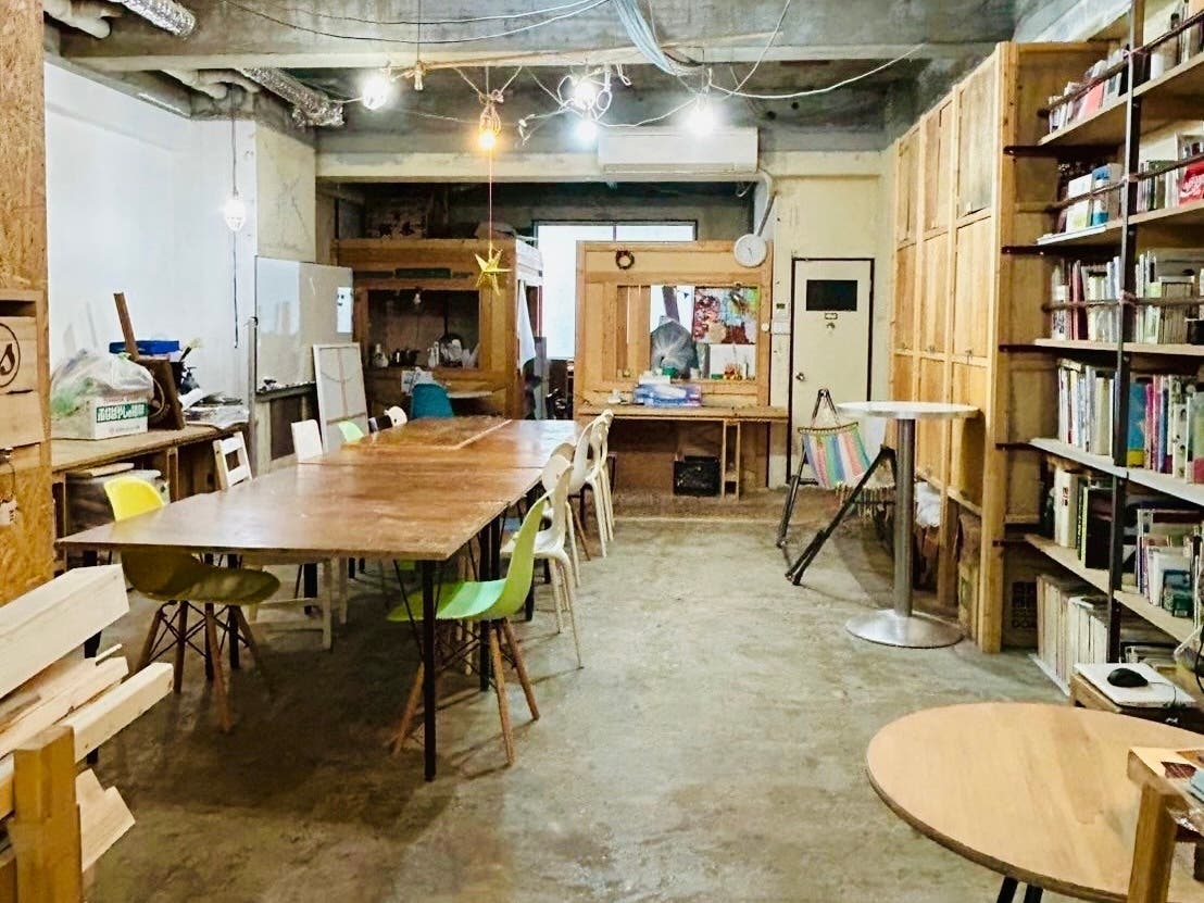 高島平駅から徒歩2分！図工室のような「秘密基地」の写真1