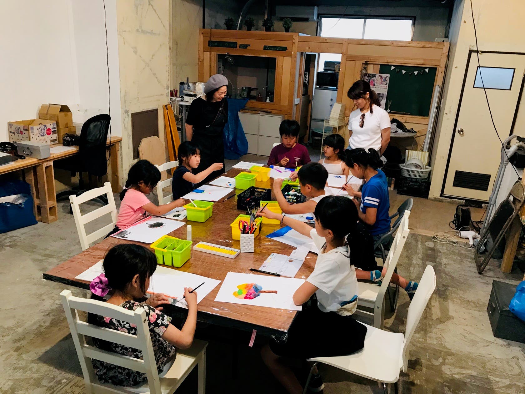 高島平駅から徒歩2分！図工室のような「秘密基地」の写真3