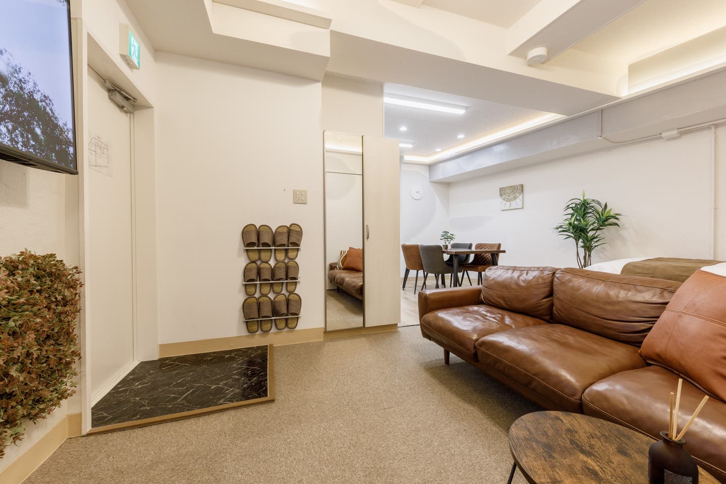 【浅草駅徒歩3分】最大10名👫観光🍡女子会👯‍♀️パーティ🎉撮影📸会議💻モダン空間2Fの写真3