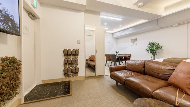 【浅草駅徒歩3分】最大10名👫観光🍡女子会👯♀️パーティ🎉撮影📸会議💻モダン空間2Fの写真3