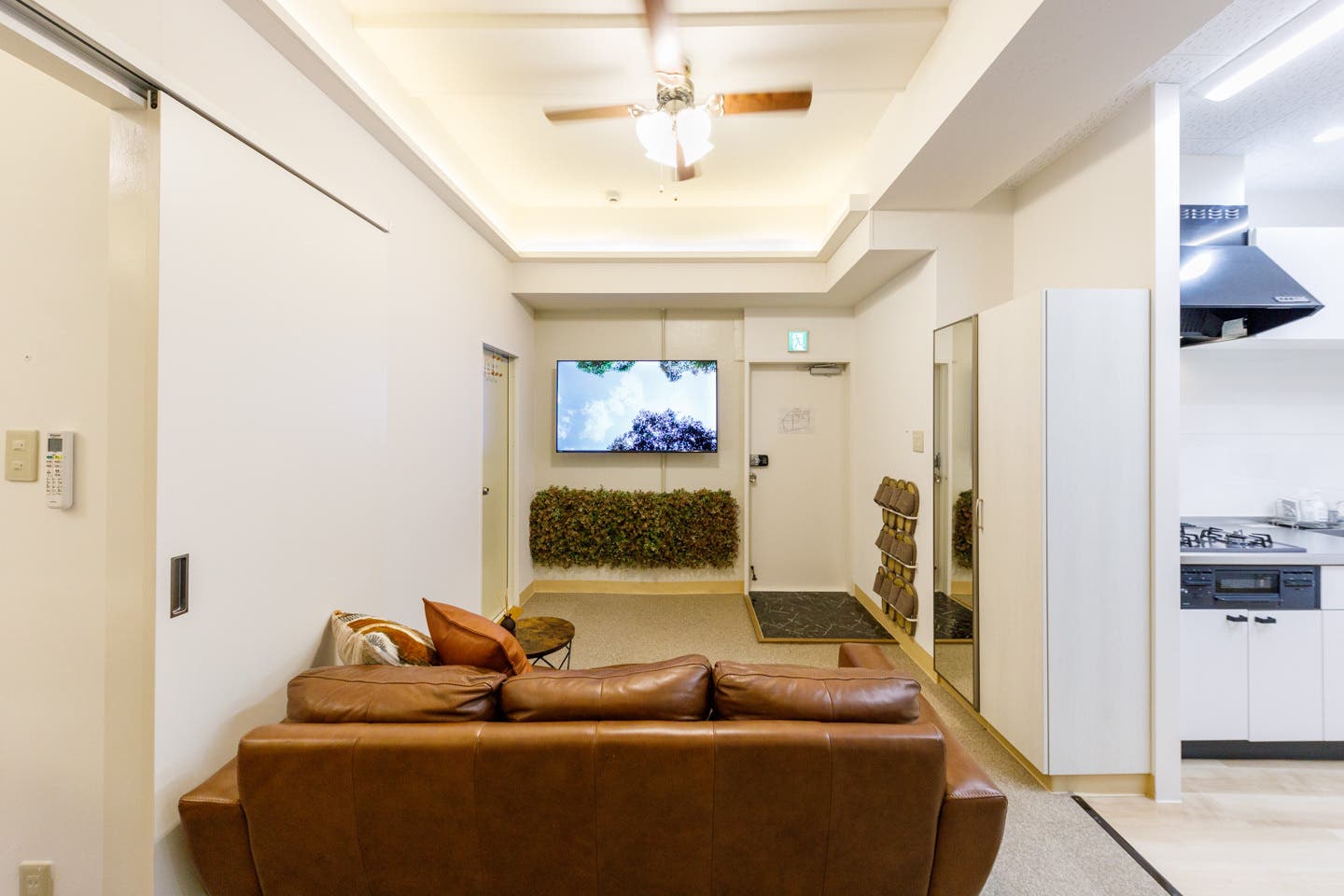 【浅草駅徒歩3分】最大10名👫観光🍡女子会👯‍♀️パーティ🎉撮影📸会議💻モダン空間2Fの写真4