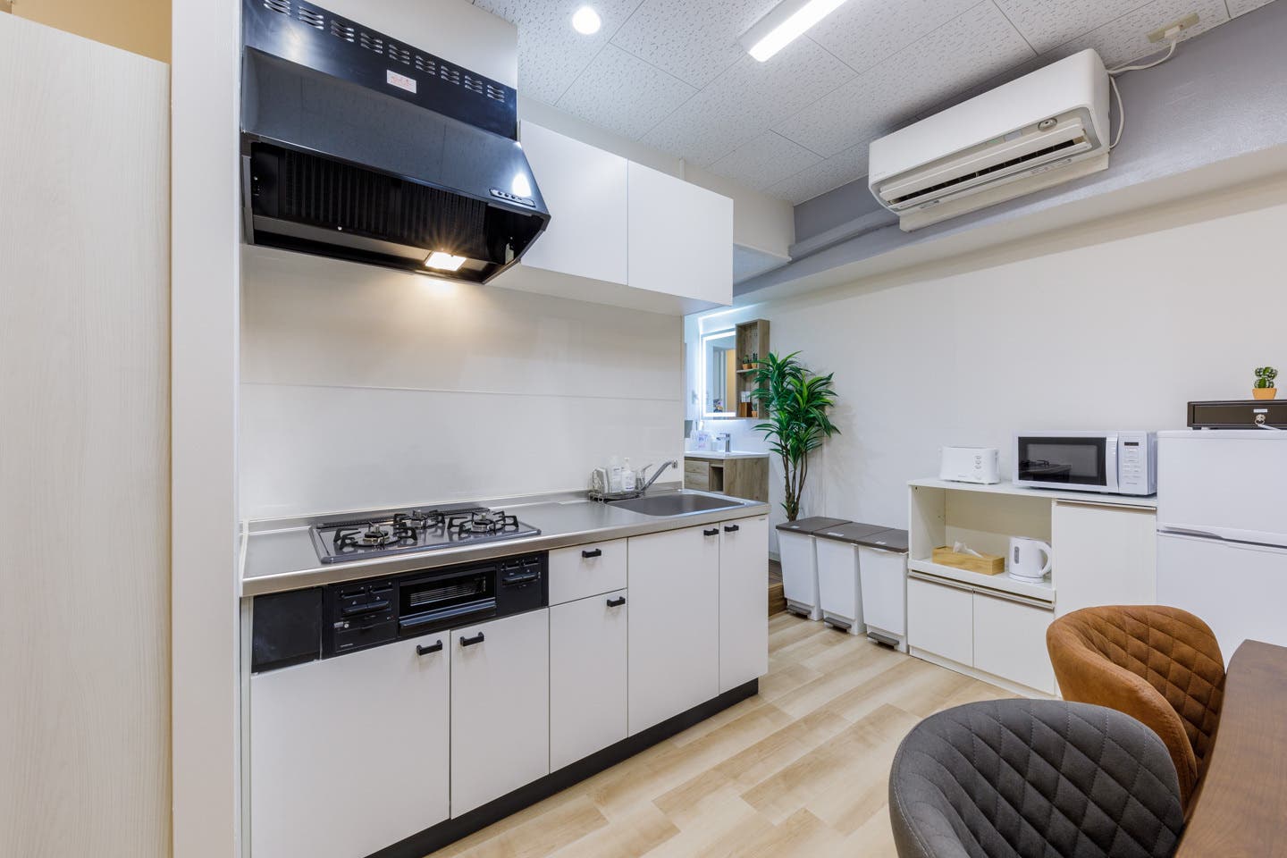 【浅草駅徒歩3分】最大10名👫観光🍡女子会👯‍♀️パーティ🎉撮影📸会議💻モダン空間2Fの写真5