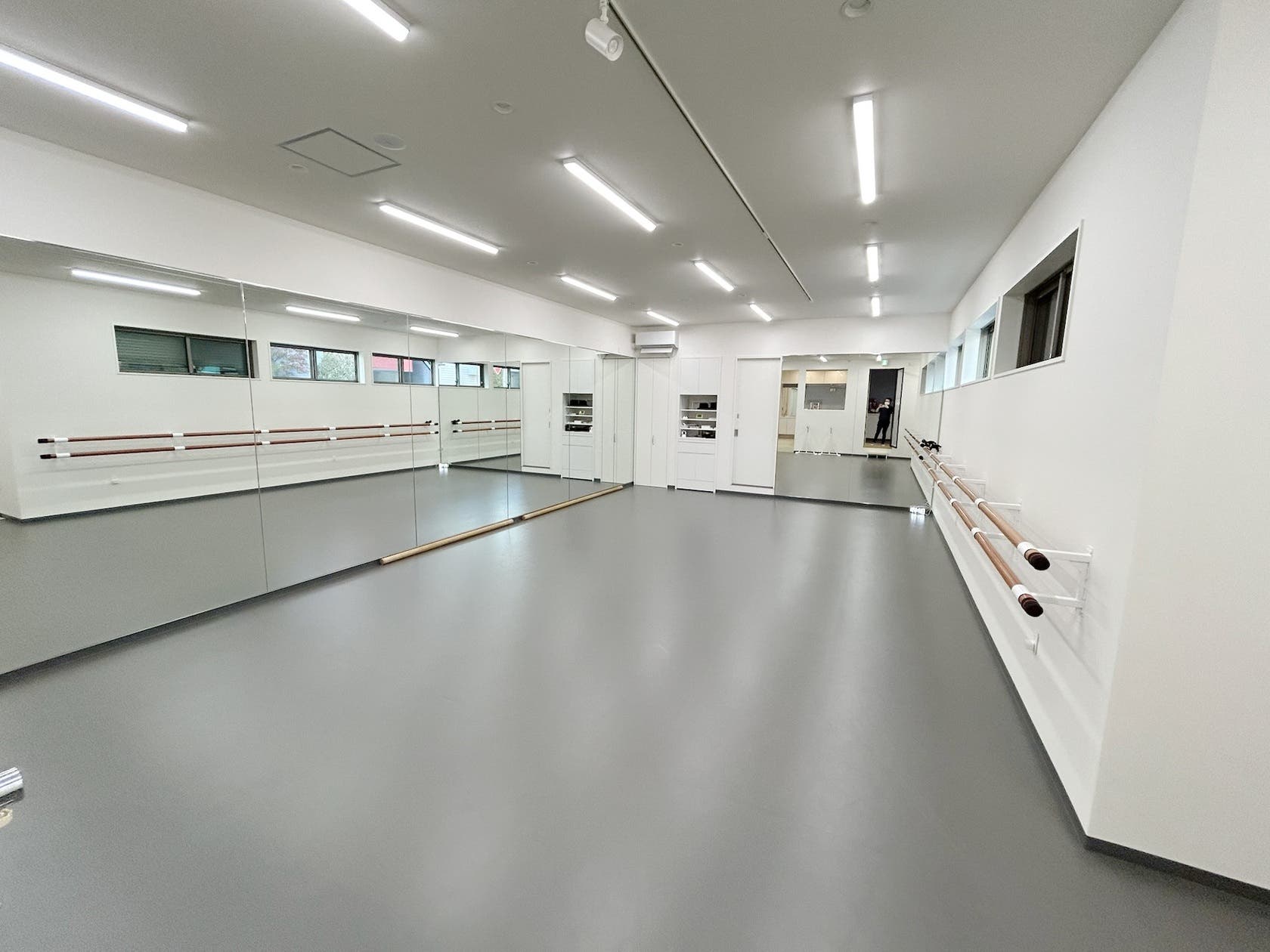 リノ・衝撃吸収床の綺麗なスタジオ！各種ダンス自主練やWS開催などに！の写真1
