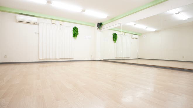 【新宿三丁目駅2分、新宿付近】(C)大型鏡計4.5m/広々30㎡スタジオでダンス・ヨガ・コスプレ・撮影・演劇におすすめ☆の写真1
