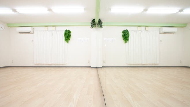 【新宿三丁目駅2分、新宿付近】(C)大型鏡計4.5m/広々30㎡スタジオでダンス・ヨガ・コスプレ・撮影・演劇におすすめ☆の写真4